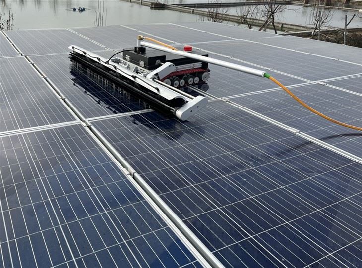 China Customized Remote Controlled PV Panel Cleaning Robot ...